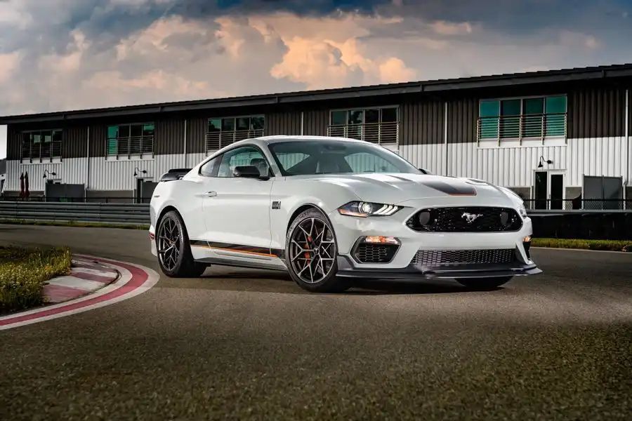Ford Mustang - samochód sportowy typu pony car - samochody.pl